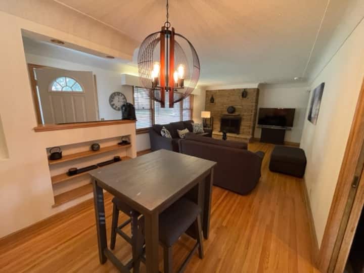 Cozy Home In Victory Pkwy! - Minneapolis, MN