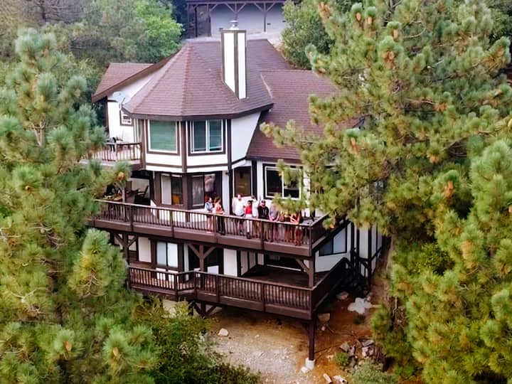 Outrageous Lake View Villa. Pets Ok! - Lake Arrowhead, CA