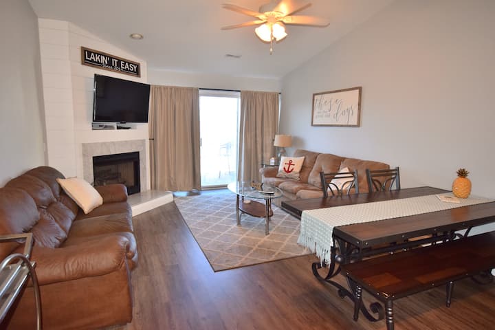 Ledges 3 Bed/2 Bath Lake View Condo Sleeps8 - Wifi\nboat Slip Available - Osage Beach, MO