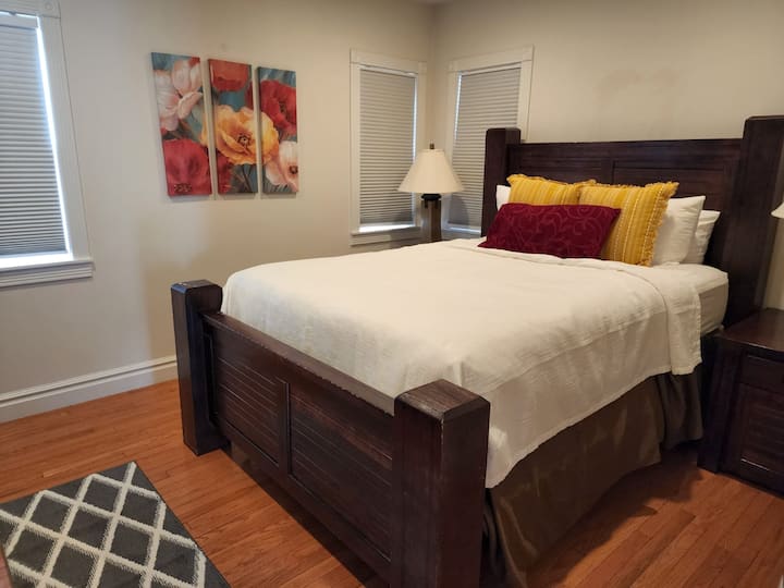 "Walnut Cottage". Historic District. - Cedar City, UT