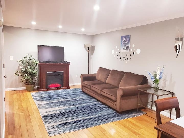 Entire Spacious Apt. Comfy Bed & Private Parking - New York