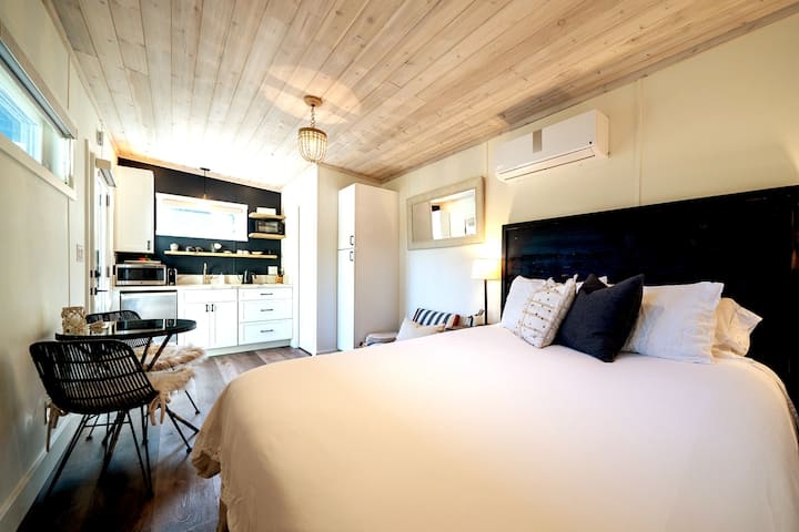 Lux Studio - Encinitas - Coastal, San Diego - Encinitas, CA