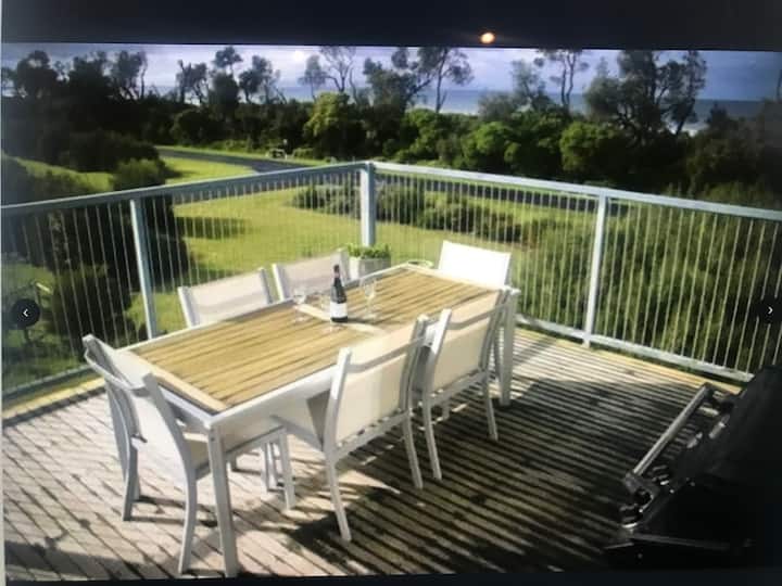 Waterfront Beach House - Waratah Bay