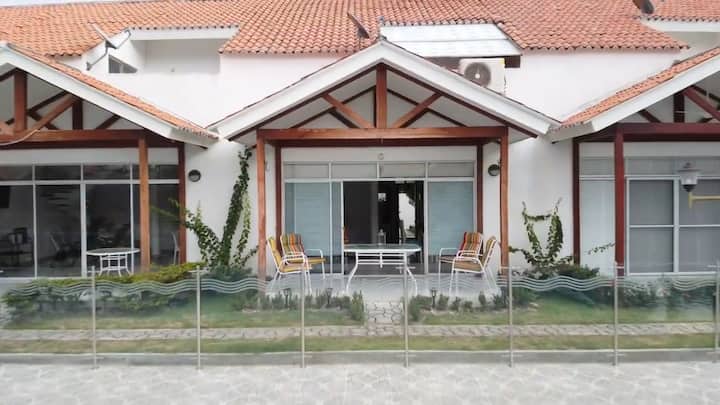 Full House. Pools, Private Bbq, And More. - Flandes