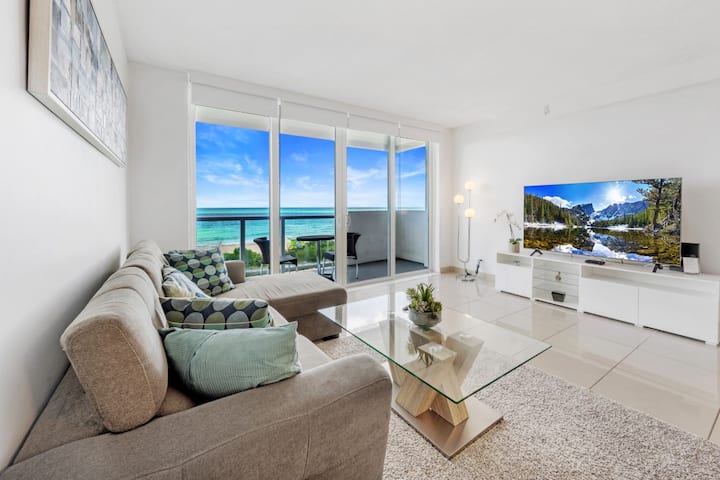 Gorgeous 5th Floor Ocean Front Unit - Miami Beach