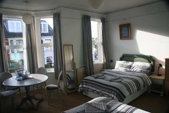 Spacious Family Room 5 Min To Southsea Seafront - Portsmouth