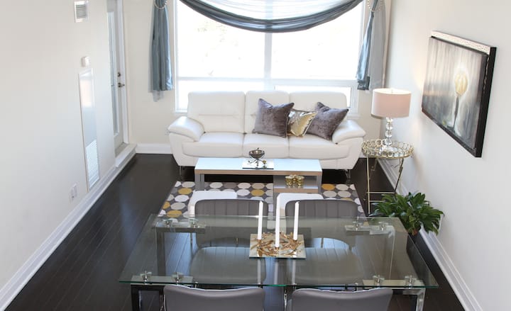 *Spacious 1+1 Bdr (Free Parking/bright Open View)* - Toronto