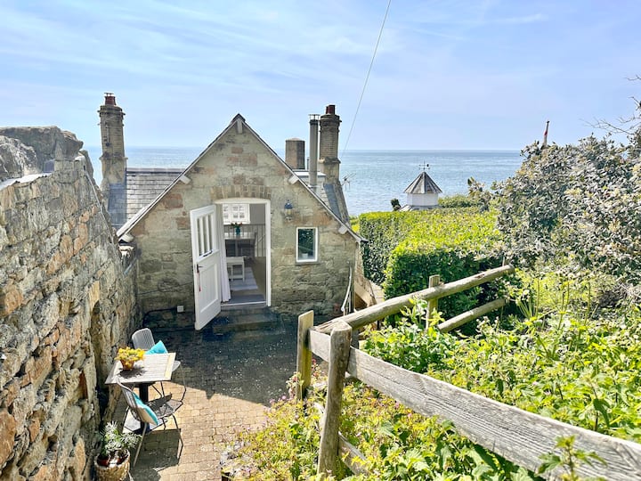 Oceanblue: The Hideaway - Steephill Cove Beach