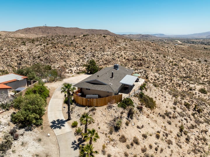 Rett's Ridge: Stunning Views, Hot Tub, Near Jtnp! - 絲蘭谷