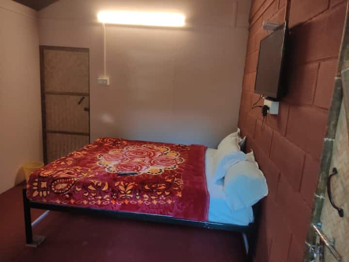 Double Bedded Hut - Masinagudi