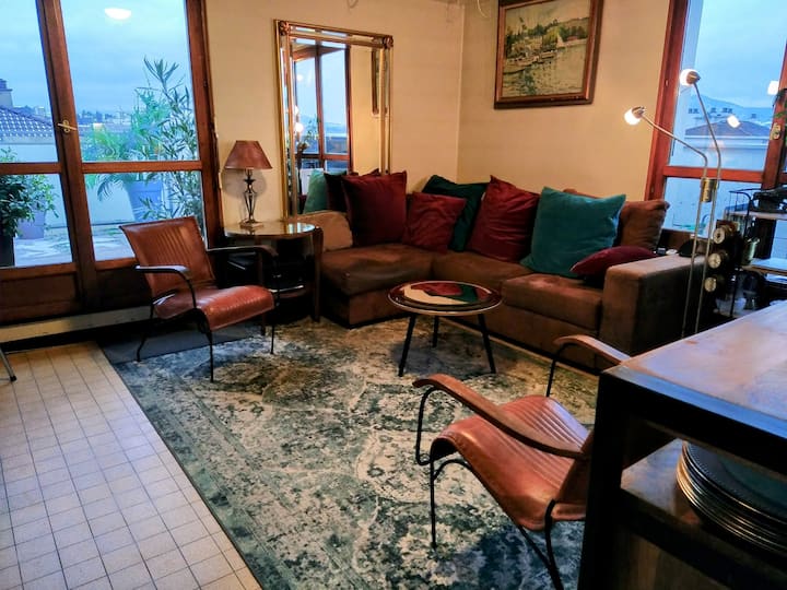 Hyper Centre, Grande Terrasse, Calme, Clim Mobile. -