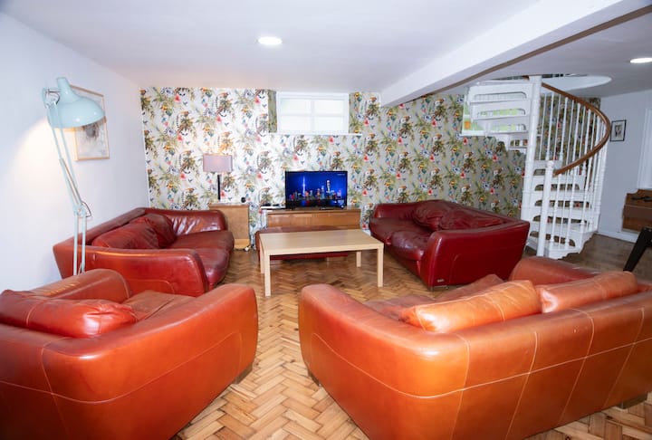 Spacious House Liverpool City Centre L1, Sleeps 16 - Cheshire