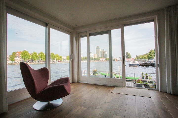Beautiful Houseboat - Amsterdam