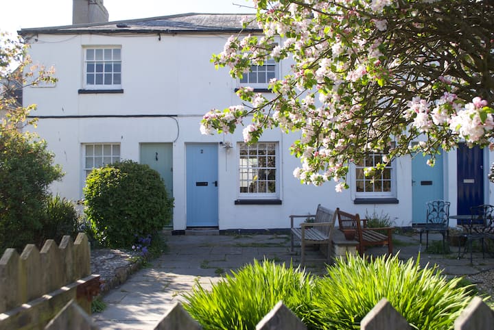 West Bay Cottage - Burton Bradstock