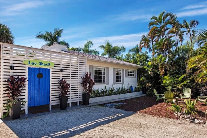 The Luv Shack! · Close To Beaches·dining·shopping - Naples Park, FL