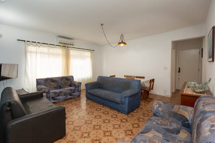 Apto. Espaçoso Na Enseada. Prédio Tranquilo. - Guarujá