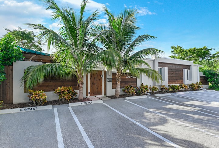 Downtown 2 Bed With Pool Off Atlantic Avenue (1) - Delray Beach, FL