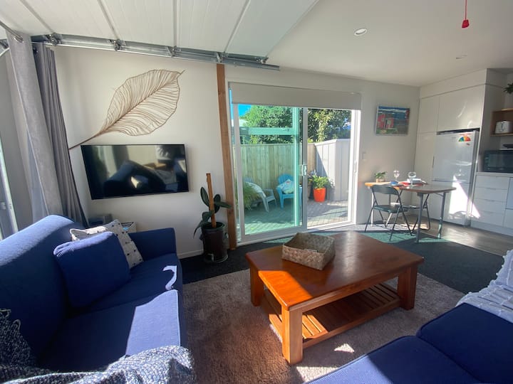 A Stone's Throw Studio - Papamoa