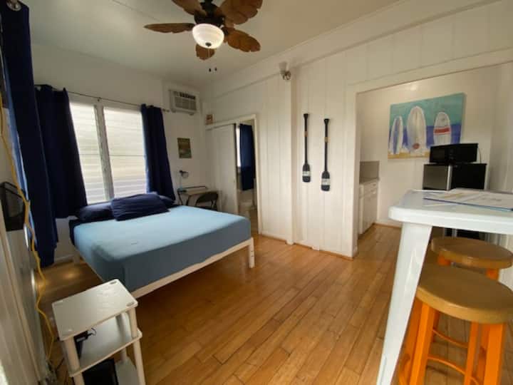 Beachy Waikiki Studio C, 30-day Minimum - Honolulu