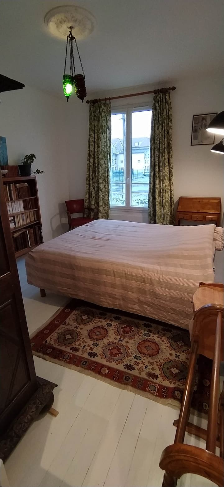 Chambre Avec Salle De Bain Et Wc Privatifs - Coulommiers