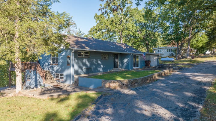 Classic Lake View Cabin - Osage Beach, MO