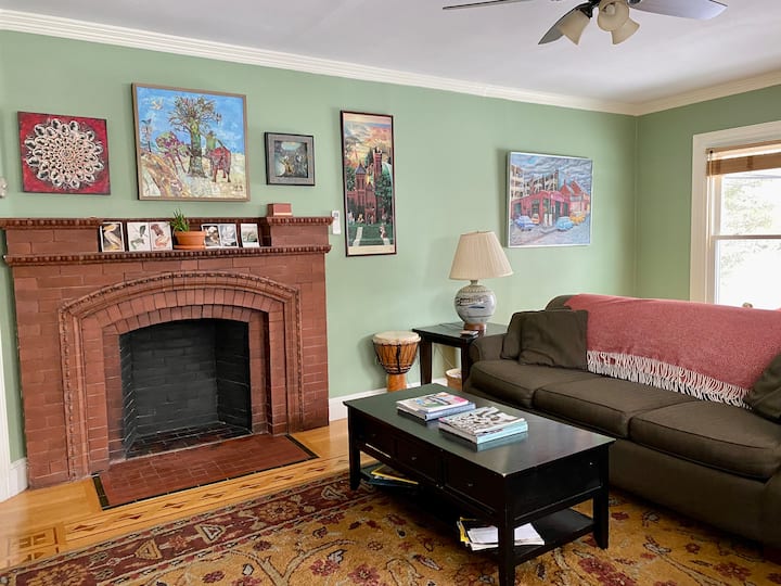 Historical Brunswick Downtown Home - Sleeps 6 - Brunswick, ME