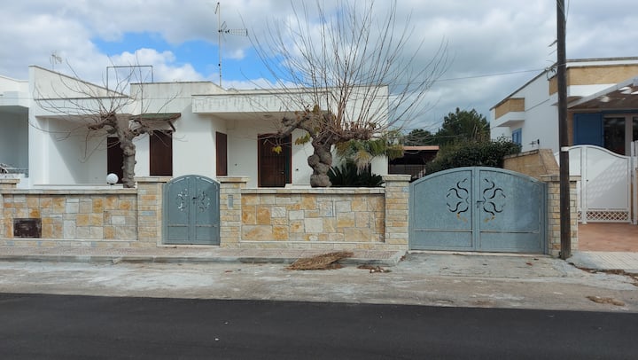 Villetta A Marina Di Mancaversa A 50 Mt Dal Mare - Pouilles