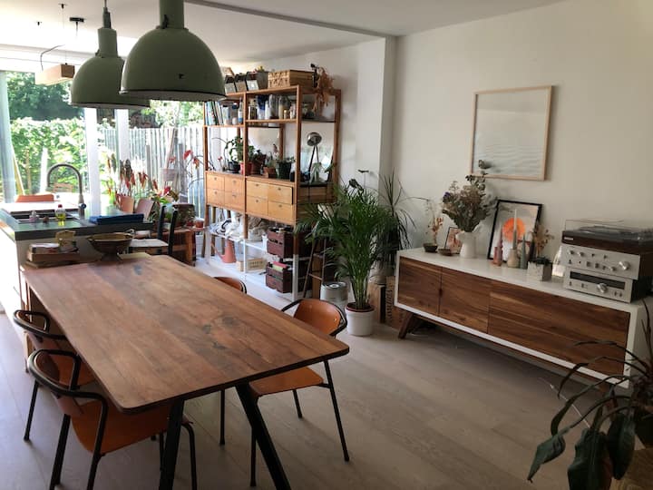Home With Garden One Station Away From Downtown - Amsterdã