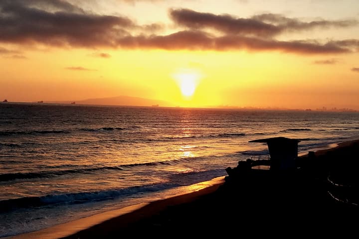 Charming 2 Bed 1 Bath Remodeled Apt In Downtown Hb - Huntington Beach, CA