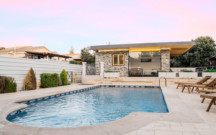 Estudio Moderno Con Piscina: Ideal Parejas - Valdilecha