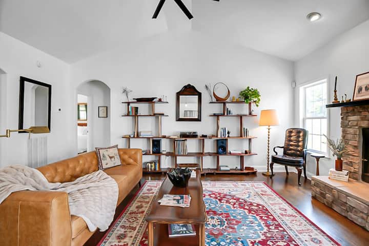 Quiet Farmhouse On 6 Acres - Columbia, TN