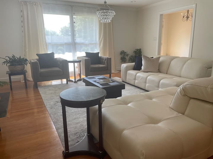 Quiet Luxury By Friendly Center - Greensboro, NC
