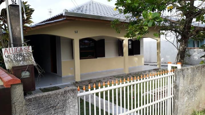 Casa 3 Quartos, 2 Bwcs E A Meia Quadra Da Praia! - Itapoá