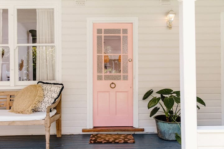 Pink Moon Bungalow-fireplace•bbq•pet Friendly - Byron Bay