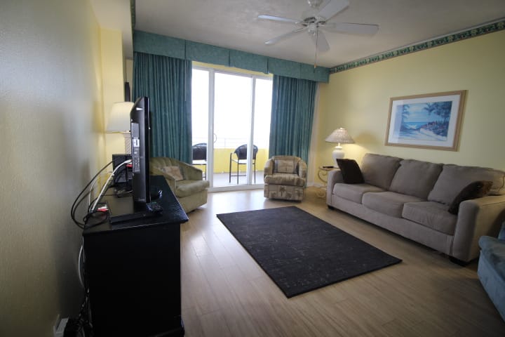 Oceanfront Condo W/ Balcony & Beach Access - Daytona Beach, FL