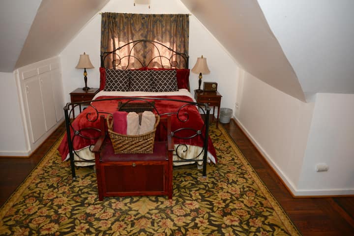 Entire Spacious, Private Loft Apt Historic Beverly - Morgan Park - Chicago