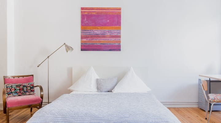 Lovingly Restored 100qm Apartment - Berlim