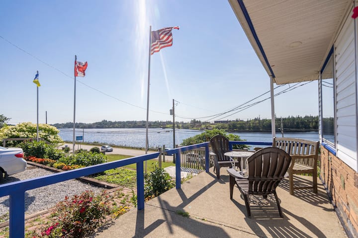 Kitchenette Lake-view Room - Yarmouth