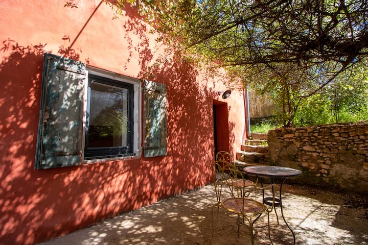 Charmant Mazet Au Calme - Nîmes