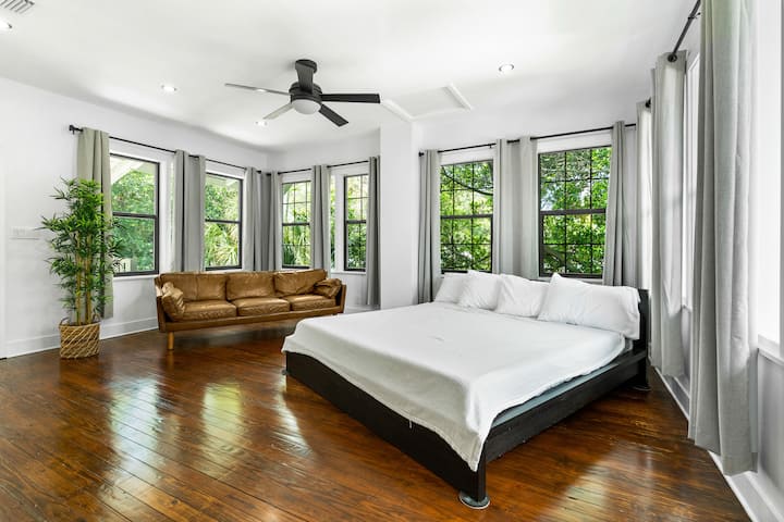 Wonderfully Restored, Unique - Home Away From Home - Tampa