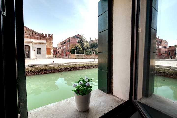 Venice Canal View Apartment - Venice