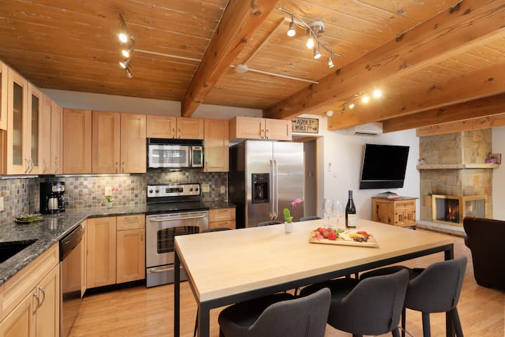 Chateau Aspen Downtown Core Condo 3br - 애스펀