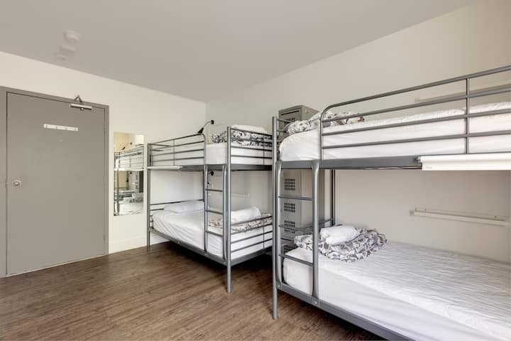 A Bed In 4 Bed Dorm - 基洛納