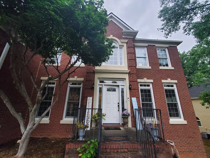 Cheerful 2 Bedroom Basement Apartment - Roswell, GA