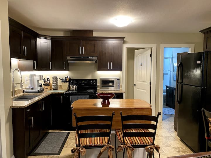 Tranquil 2br Near Nature, Transit & Major Routes - Coquitlam