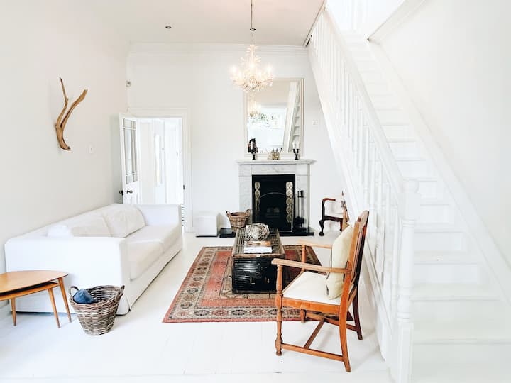 Beautiful Victorian House With Pool - Camps Bay