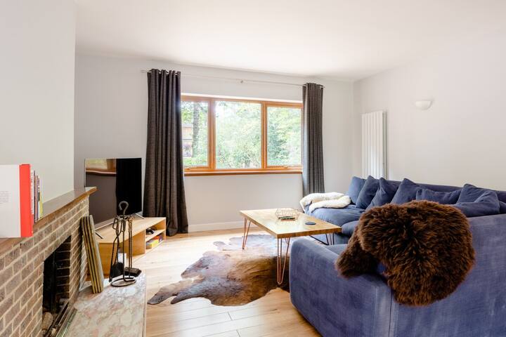 Kings Size Full En-suite Room On Leafy Avenue. - West Sussex