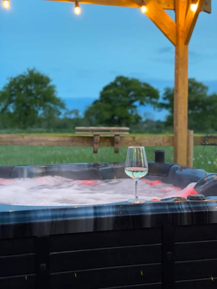5* Luxury Cottage, Log Burner, Hot Tub,sauna - Derbyshire
