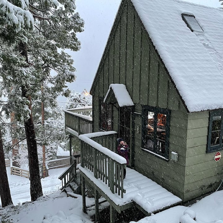 Curated Vintage Cabin | Stunning Lakeview Deck - Lake Arrowhead, CA