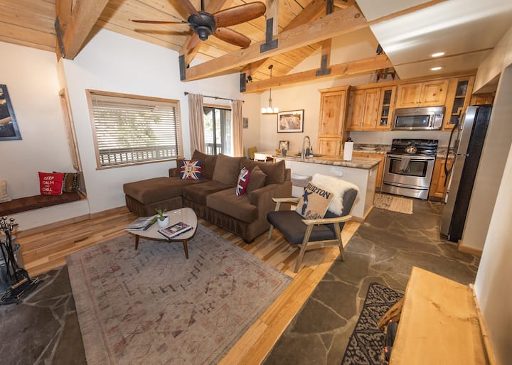 Beautifully Remodeled Condo, Garage, Wifi, Laundry - Mammoth Lakes, CA